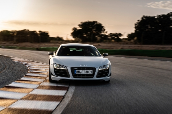 High performance in its purest form: the new Audi R8 Coupé V10 GT RWD ...